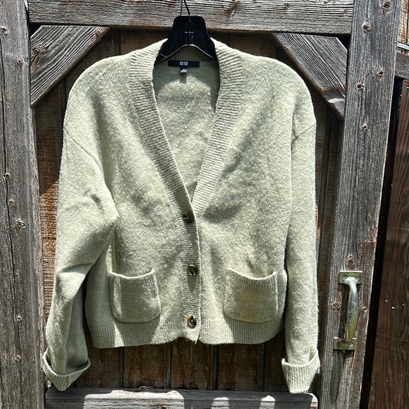Uniqlo | Sweaters | Uniqlo Sweater | Poshmark